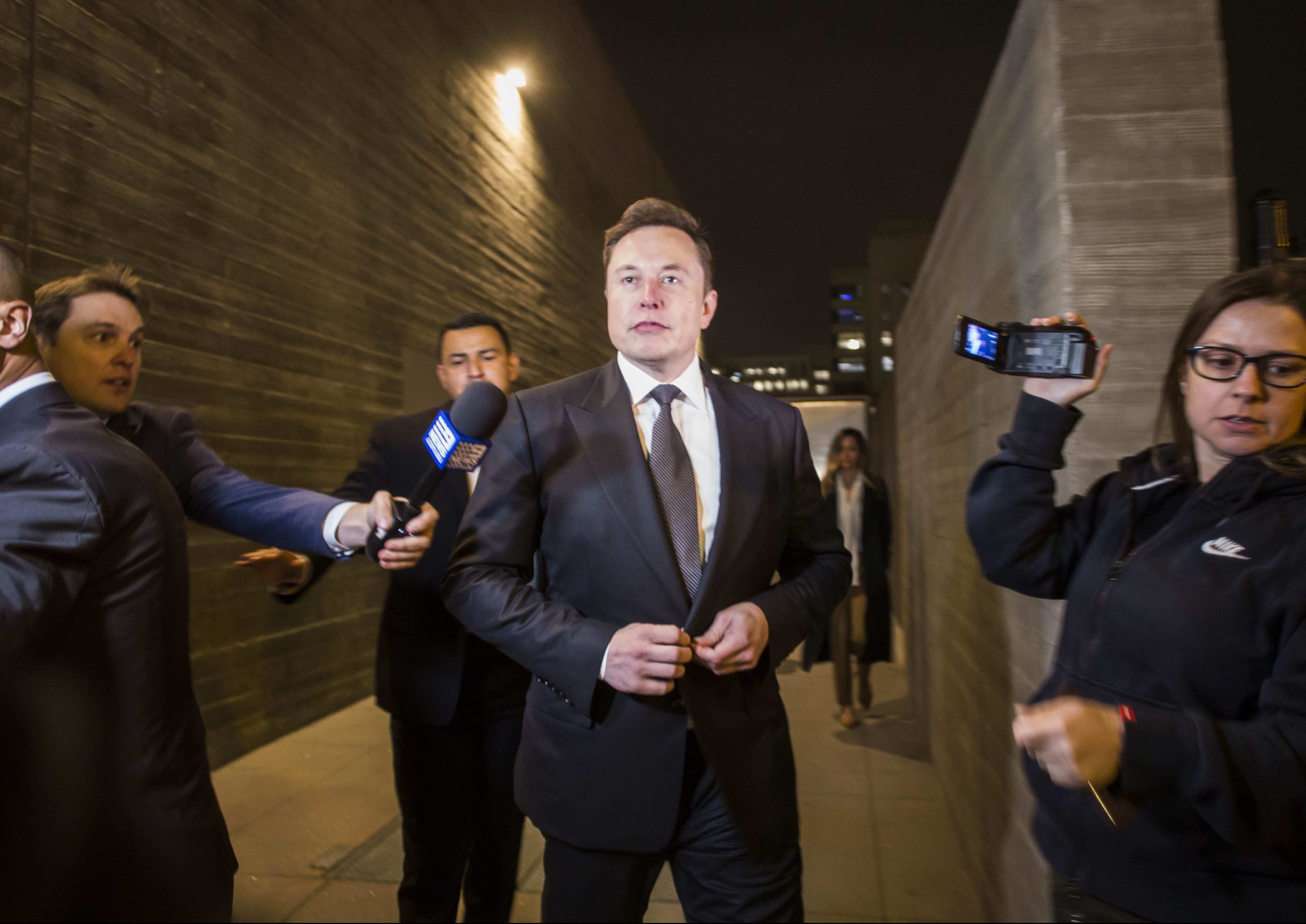 Elon Musk changed Twitter’s algorithm to boost his own tweets and his superflous ego ...